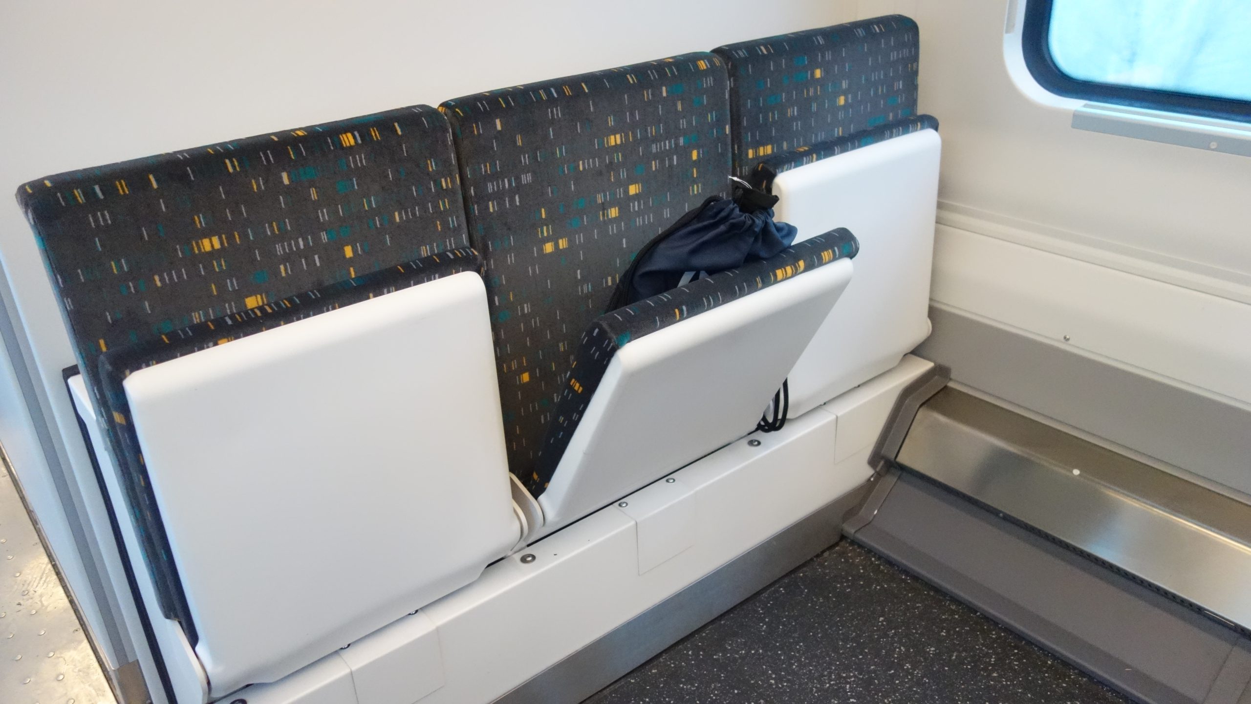 ODEG: „Handy-Falle“ lockt Diebe an. Unser Tipp: Telefone an die Kette! - Rail & Mobility